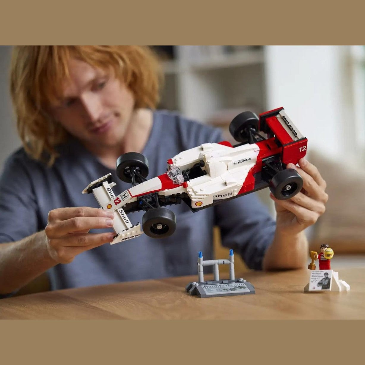 McLaren MP4/4 & Ayrton Senna (10330) – NEW LAND